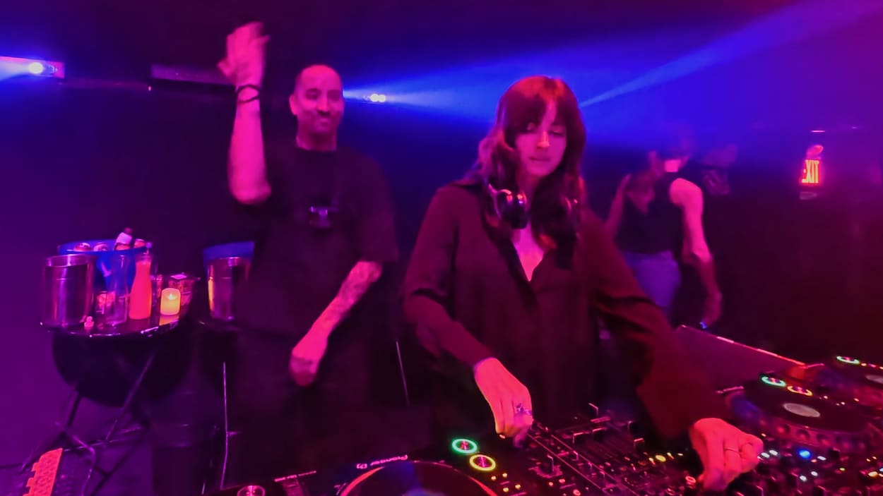 Un jour avec la DJ québécoise Sinca à New York | Radio-Canada