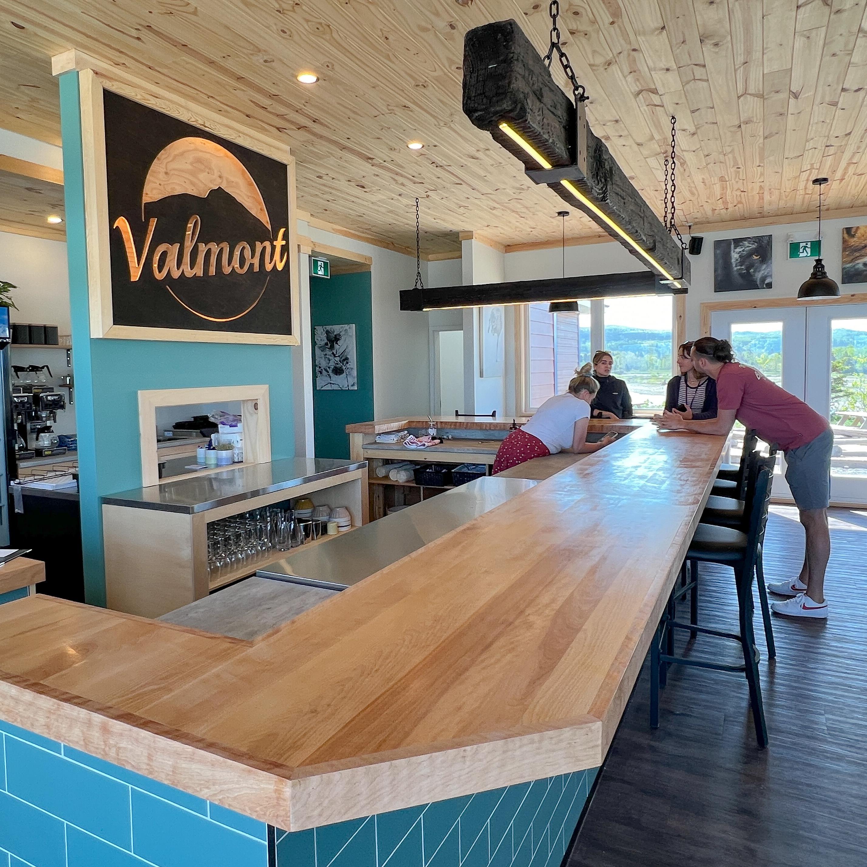 Un an après le feu, le Valmont plein air de Cap-Chat retrouve sa ...